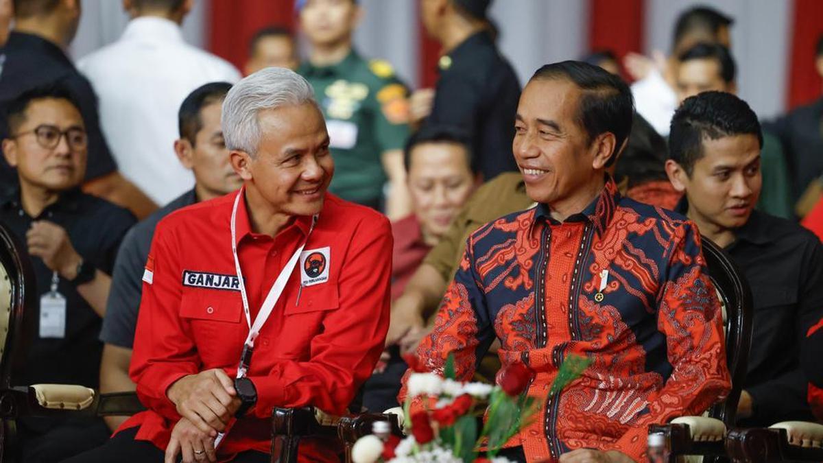 Bisik-Bisik Jokowi ke Ganjar di Rakernas PDIP - News Liputan6.com
