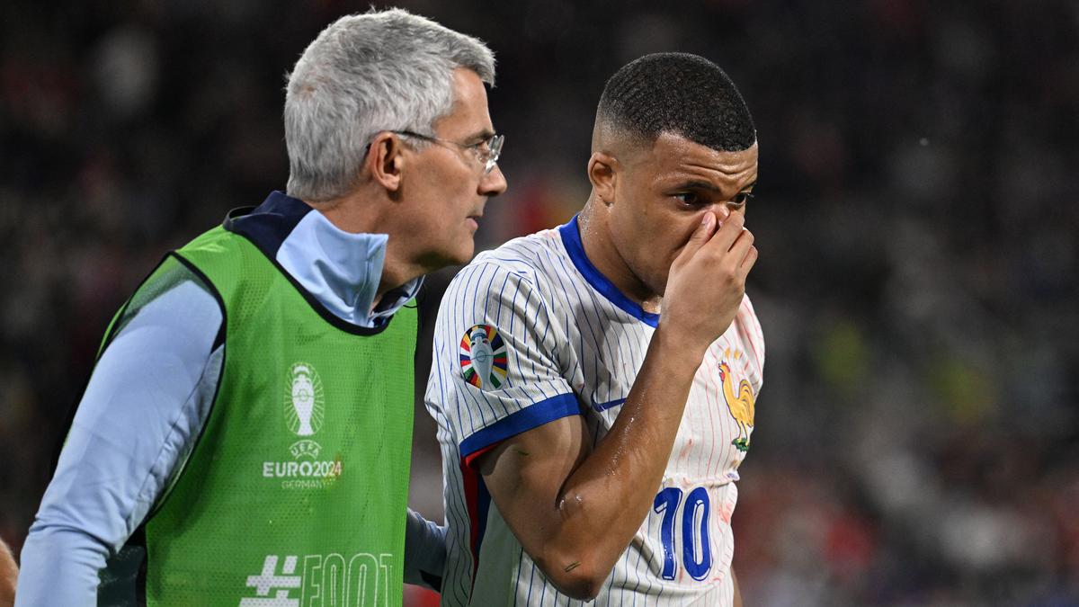 Kuat Juga Nih Kylian Mbappe! Patah Hidung tapi Tidak Dioperasi, Pilih Pakai Topeng Lawan Belanda ...
