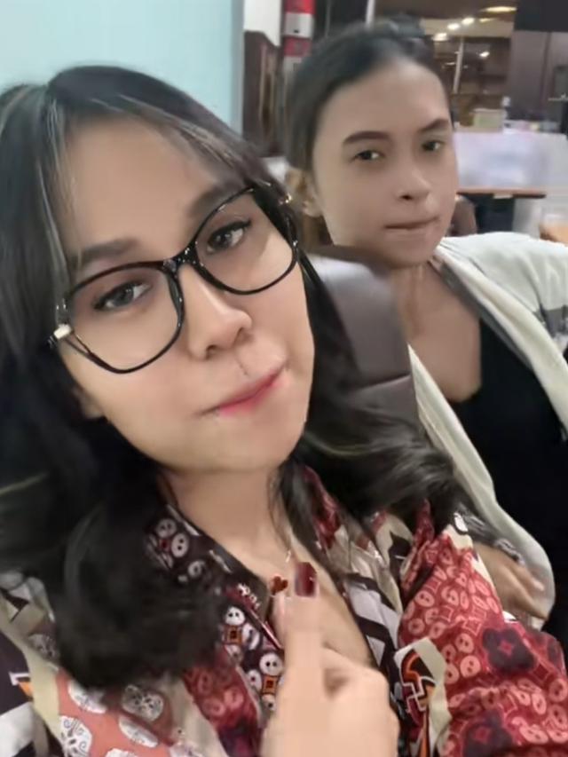 7 Potret Mayang Lucyana Magang di DPR RI, Ini Deretan Tugasnya Kerja Kantoran