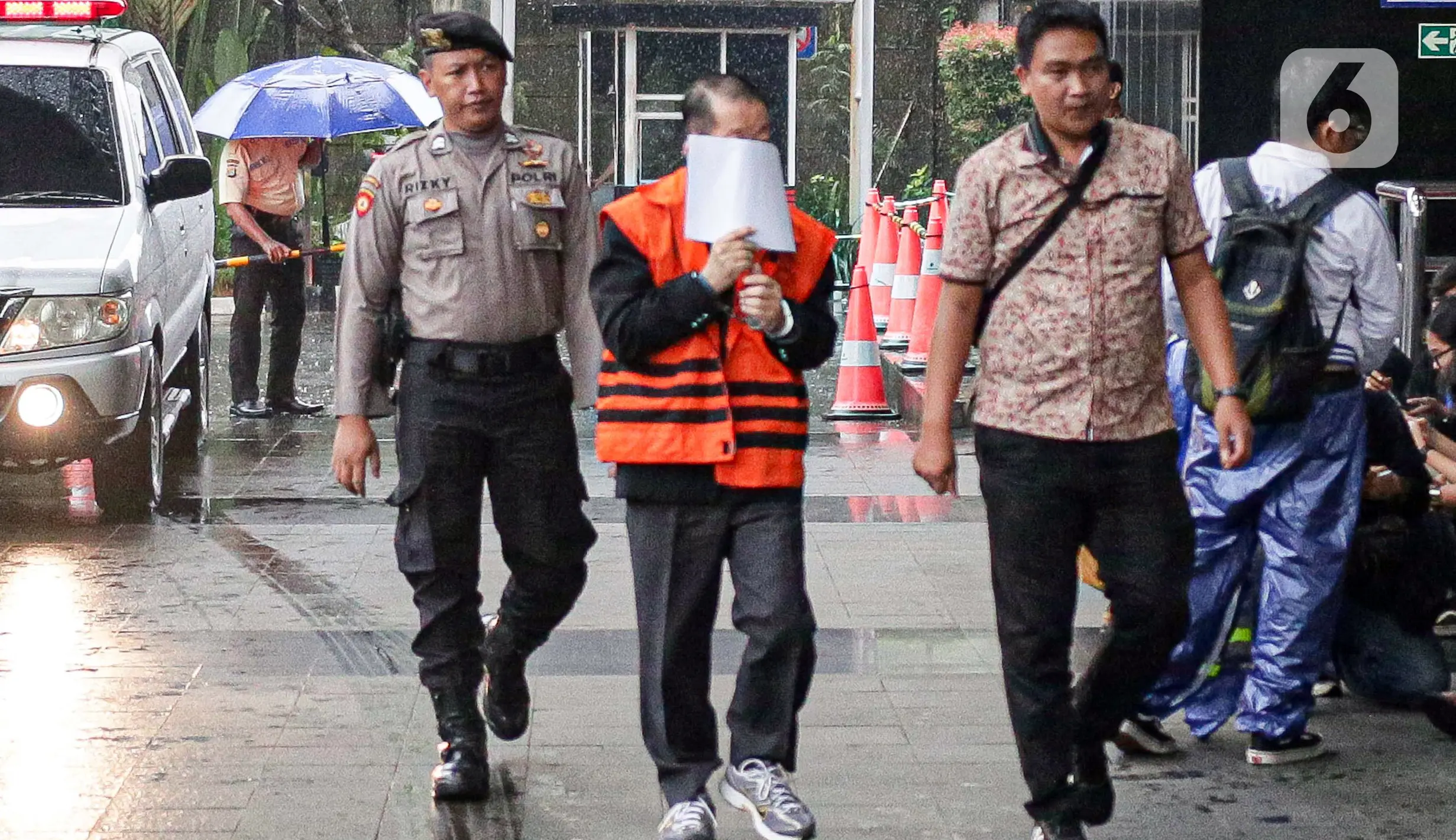 Heryanto Tanaka Tutupi Wajah Jelang Sidang Lanjutan Kasus Suap Pengurusan Perkara di MA - Foto ...