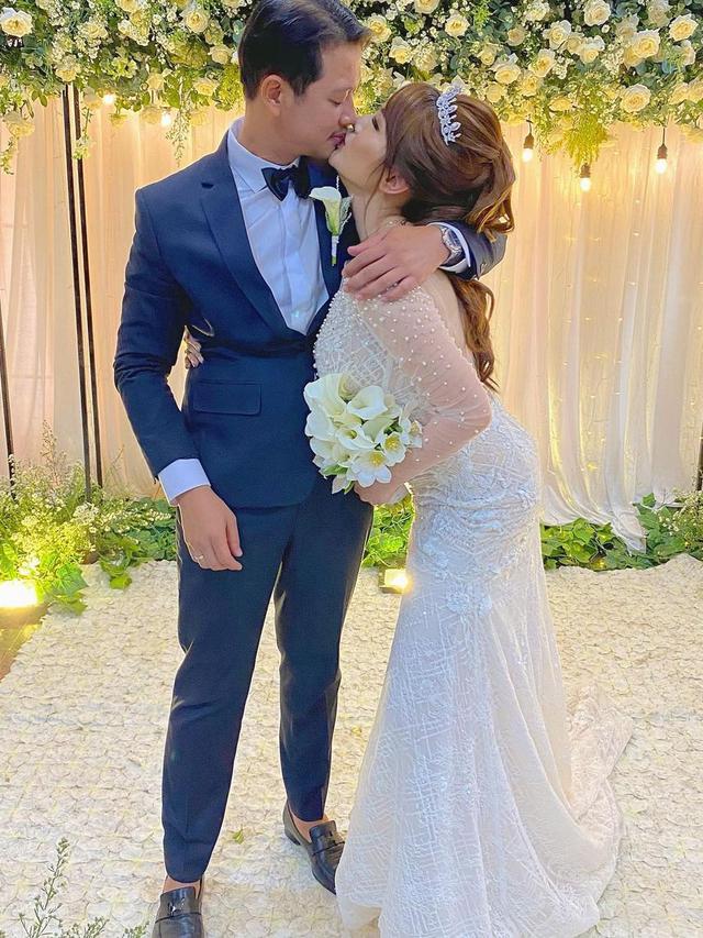 Selamat, Angela Lee Resmi Menikah dengan Alexander - Entertainment ...