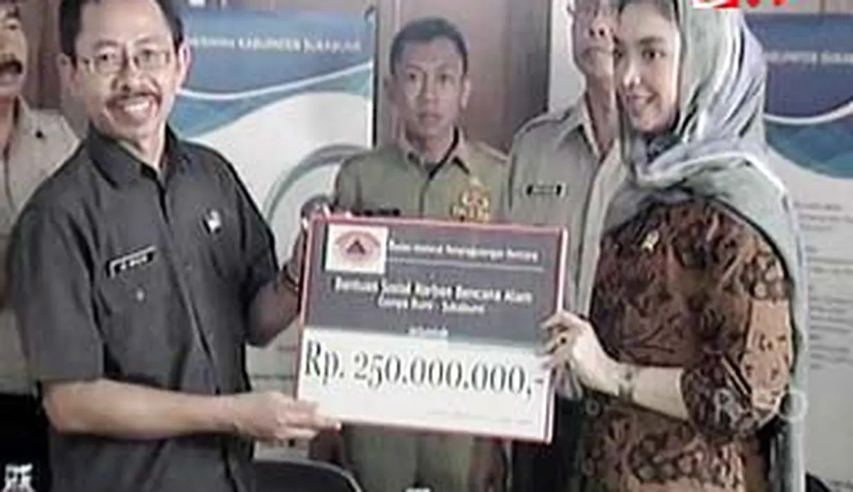 Inggrid Kansil Peduli Korban Gempa Sukabumi - Foto Liputan6.com