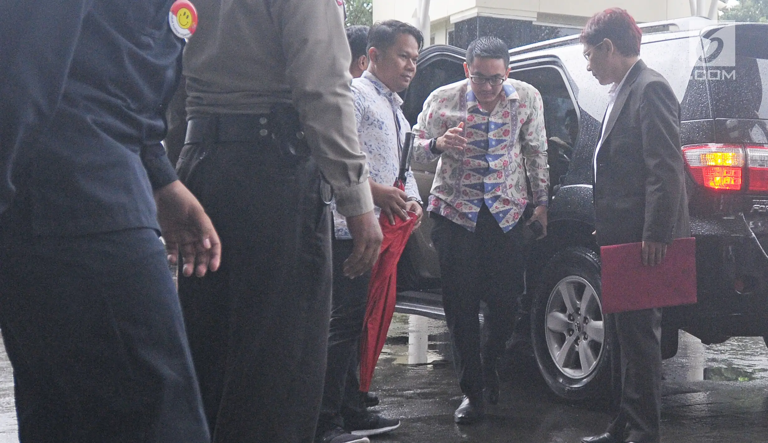 FOTO: Zumi Zola Diperiksa Perdana sebagai Tersangka - Foto Liputan6.com