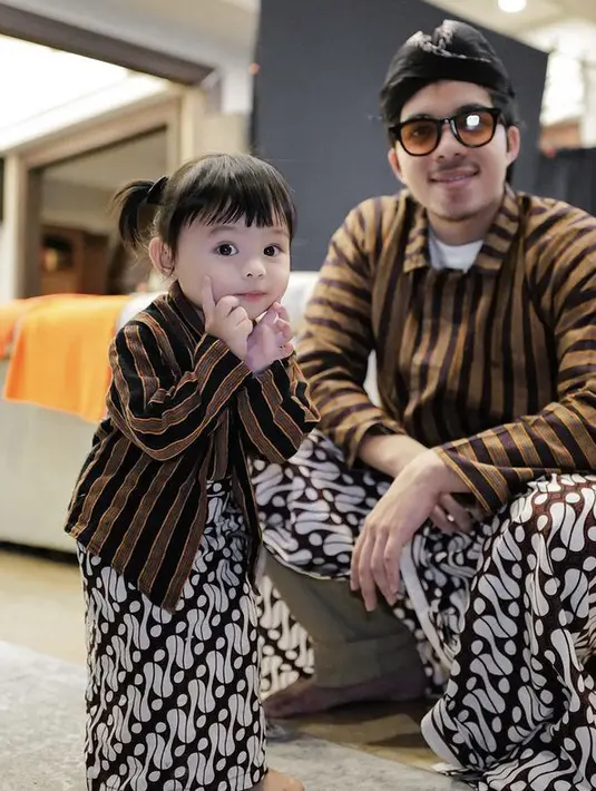 6 Gaya Menggemaskan Putri Atta Halilintar dan Aurel, Ameena Kenakan ...