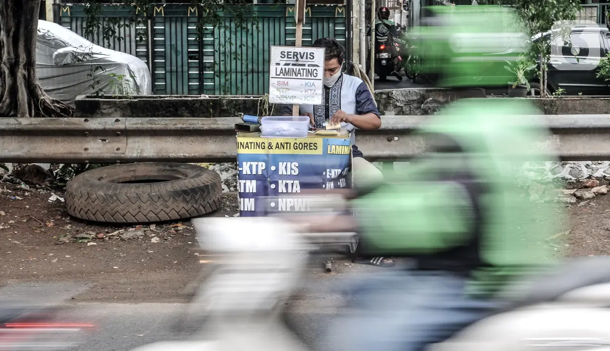 FOTO: Jasa Servis KTP Keliling di Tengah Pandemi COVID-19 - Foto ...