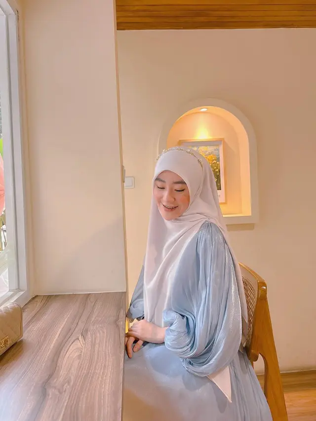 7 Potret Artis Pakai Baju Shimmer, Diprediksi Jadi Tren Lebaran 2024 ...