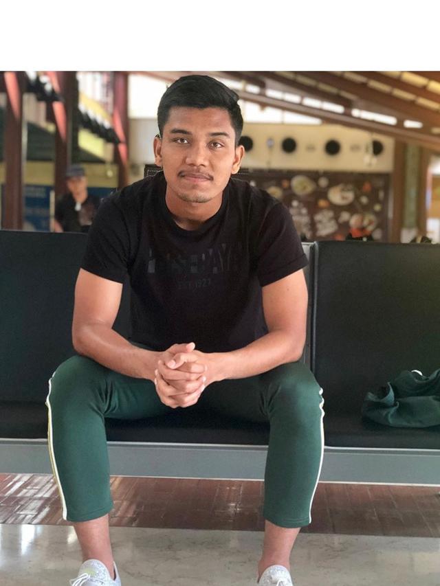 7 Potret Miswar Saputra saat di Luar Lapangan, Penjaga Gawang Andalan ...
