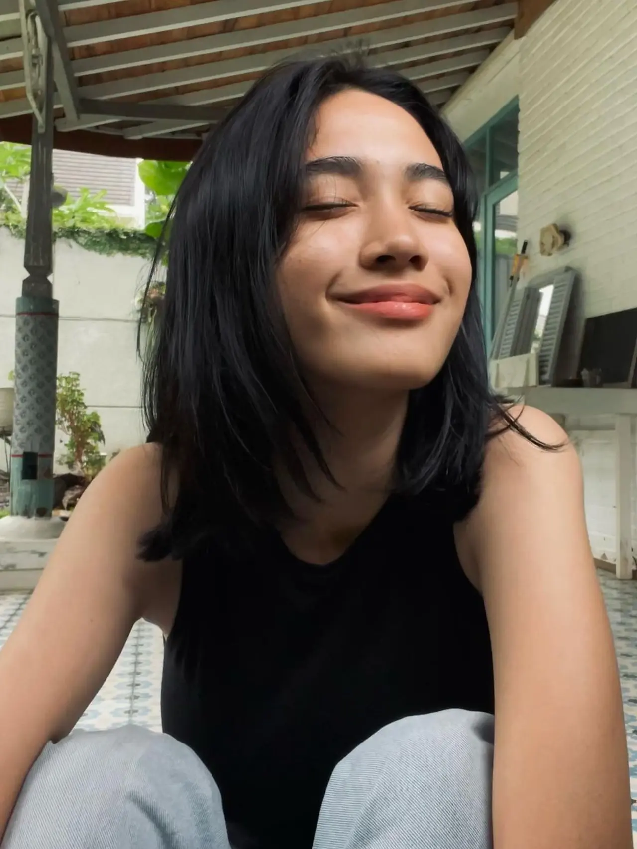 8 Potret Cantik Nura Datau, Anak Artis Senior yang Sempat Masuk ...