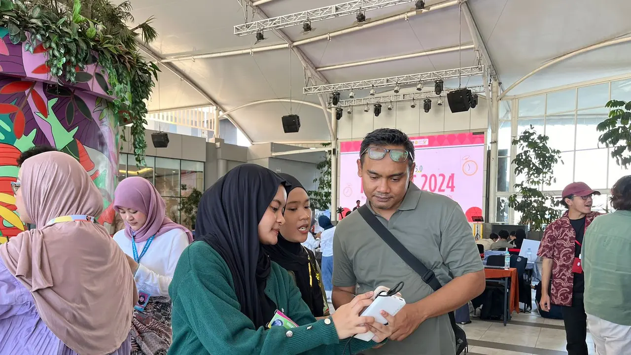 Bos Beon Intermedia Group Beber Strategi Berbisnis kepada Mahasiswa ITS ...