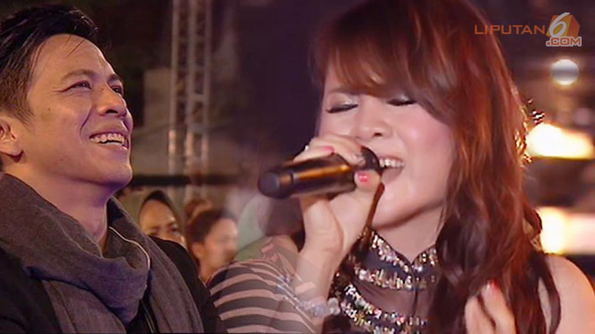 Lihat Momo Geisha Tampil, Ariel NOAH Tepuk Tangan - ShowBiz Liputan6.com