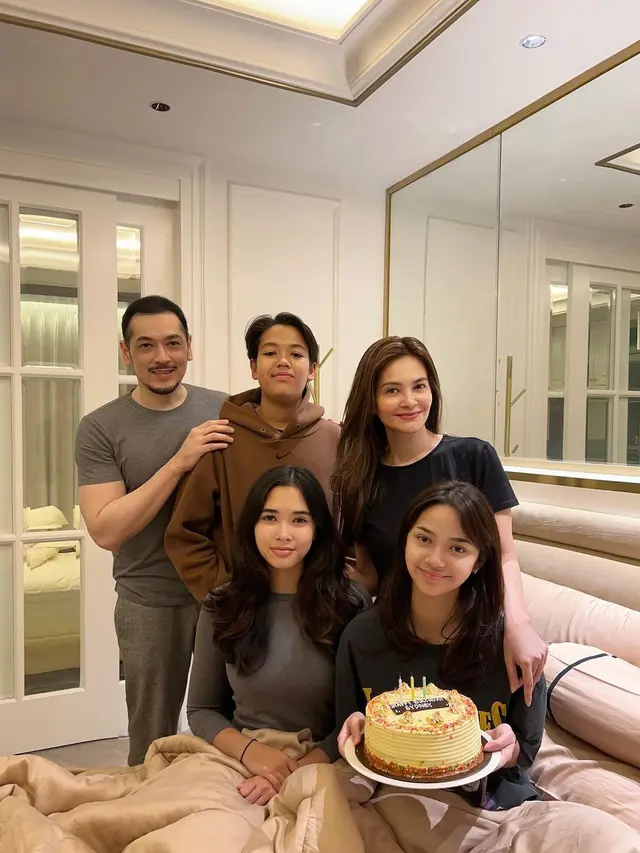 6 Potret Harmonis Cut Tari dan Richard Kevin ketika Rayakan Ultah Anggota Keluarga - Hot ...