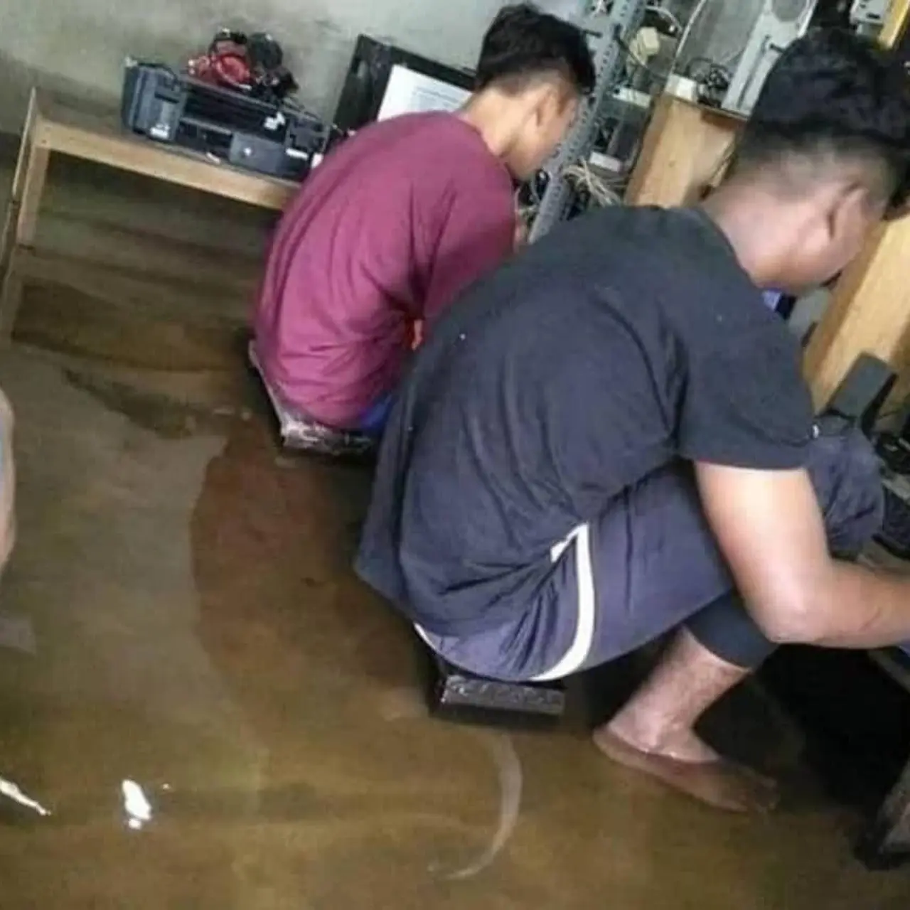 6 Aksi Nyeleneh Orang saat Sibuk Main Ini Bikin Tepuk Jidat - Hot Liputan6.com