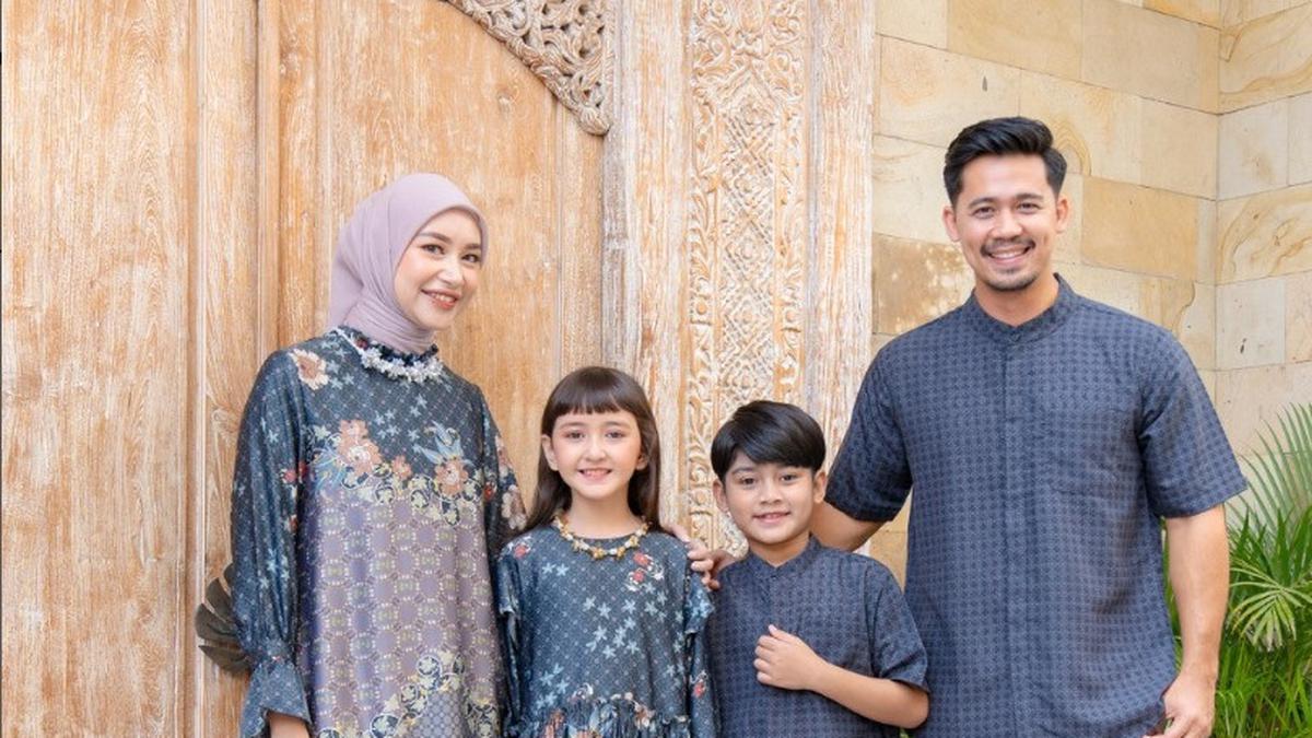 Rekomendasi Model Baju Couple Lebaran 2024, Bergaya Elegan dan Serasi ...