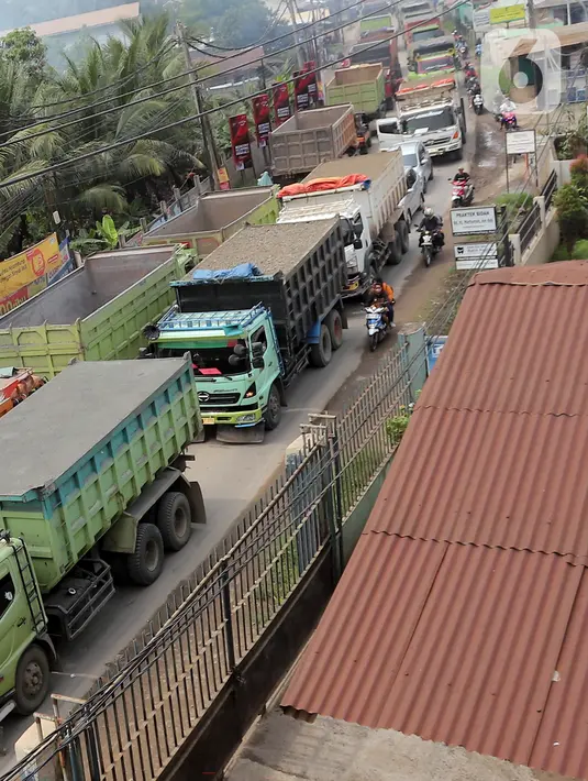 Imbas Unjuk Rasa Sopir Truk, Jalan Raya Parung Panjang Macet Parah ...