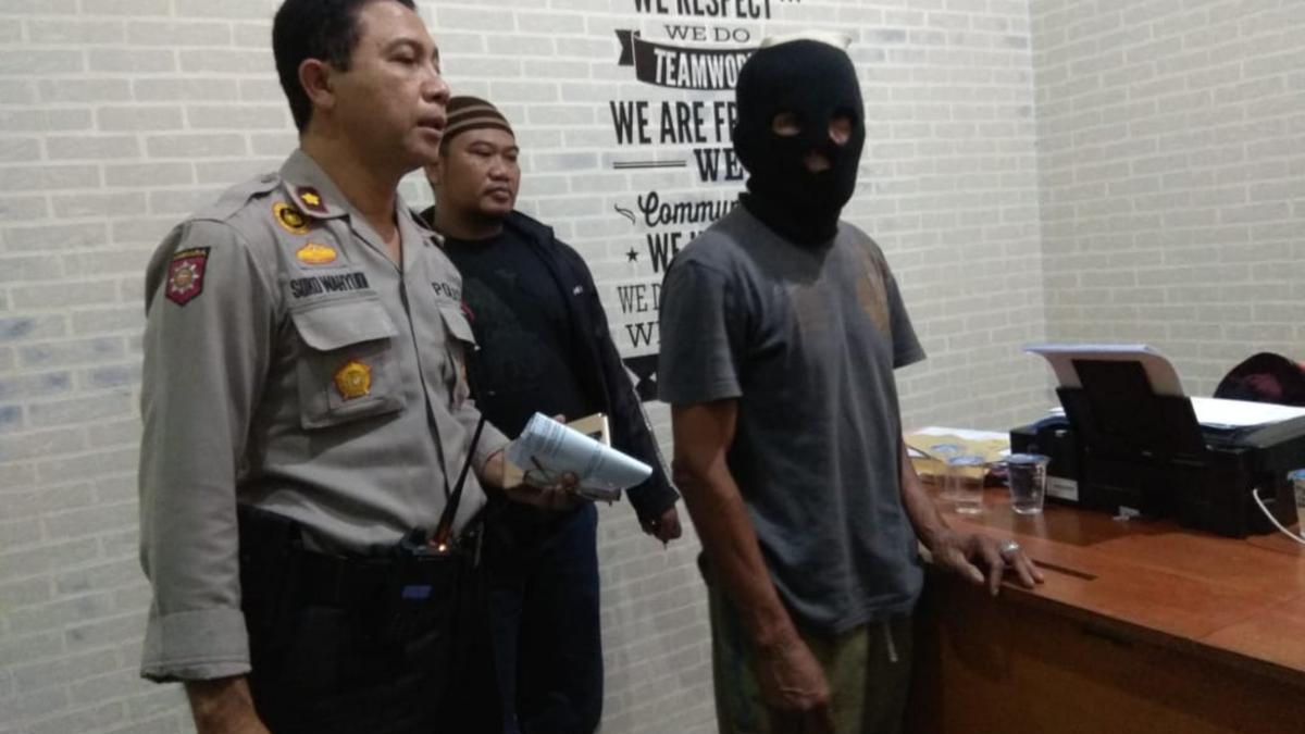 Sebilah Celurit Melayang ke Teman Gara-Gara Sapi - Regional Liputan6.com