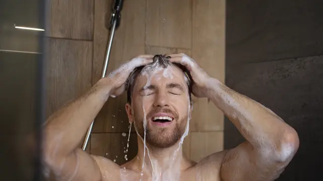 5 Penyebab Berkeringat Setelah Mandi, Cegah dengan Cara Ini - Hot ...