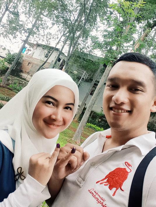 FOTO: Potret Kebersamaan Giovanni Tobing dan Istri yang Cantik Berhijab ...