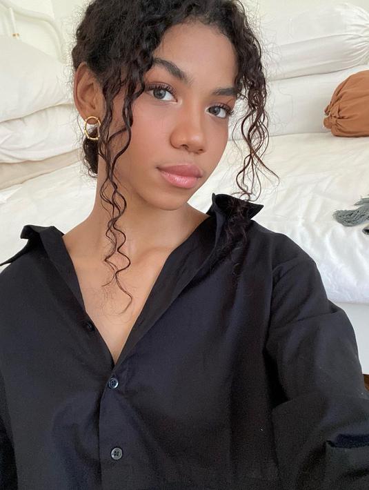 Pesona Zsa Zsa Utari Pakai Makeup Natural, Jadi Inspirasi Kulit Sawo ...