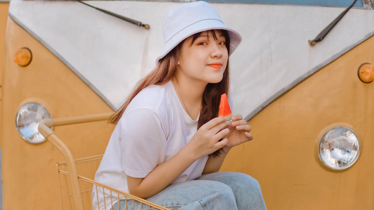 Suka Gaya Fashion Minimalis, Cara Berpakaian Ungkap Kepribadian ...