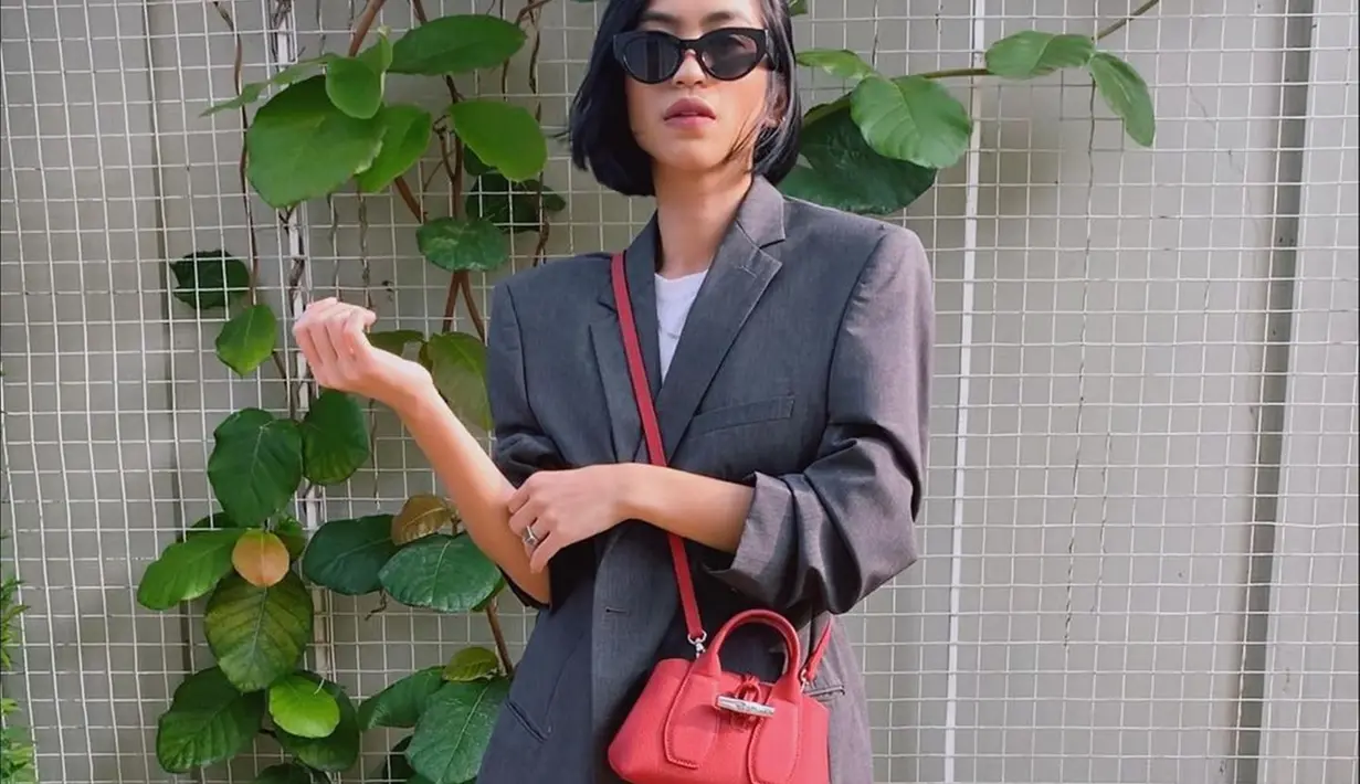 Potret Taskya Namya Pakai Jas Ini Terlihat Elegan, Menawan - Foto ...