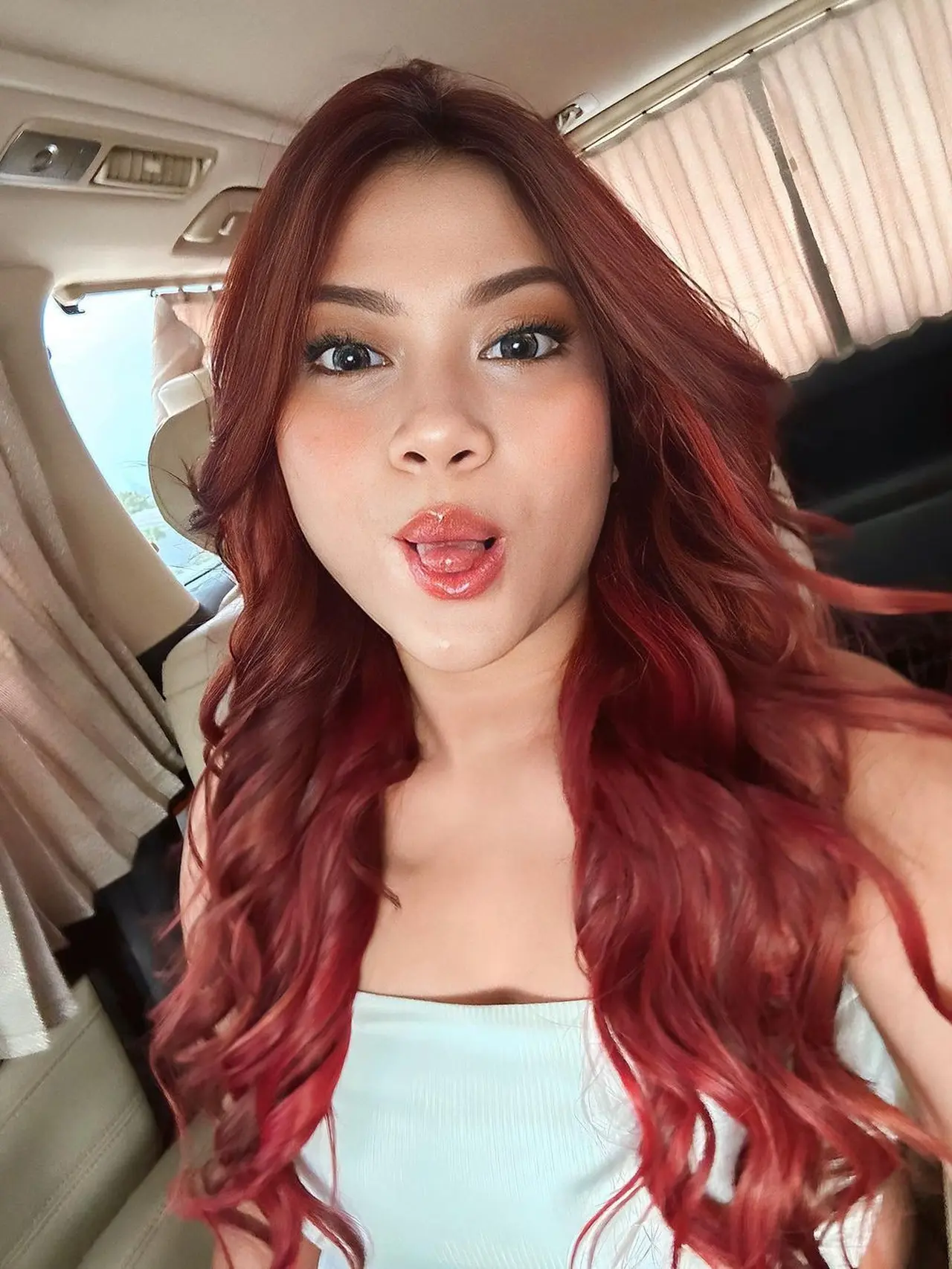 9 Seleb Tampil Cantik dengan Rambut Merah