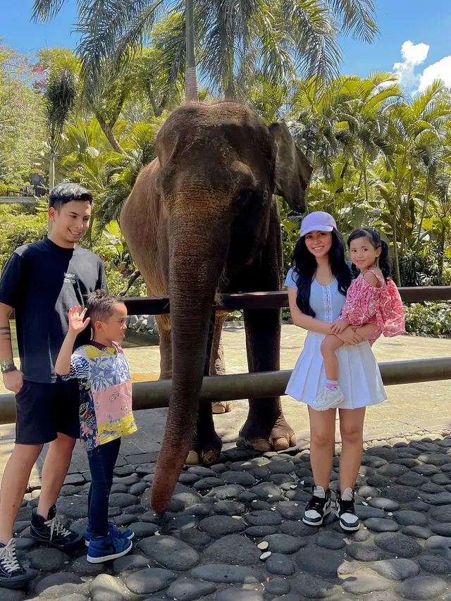 6 Potret Akrab Rachel Vennya dan Okin Liburan Bareng Anak di Bali ...