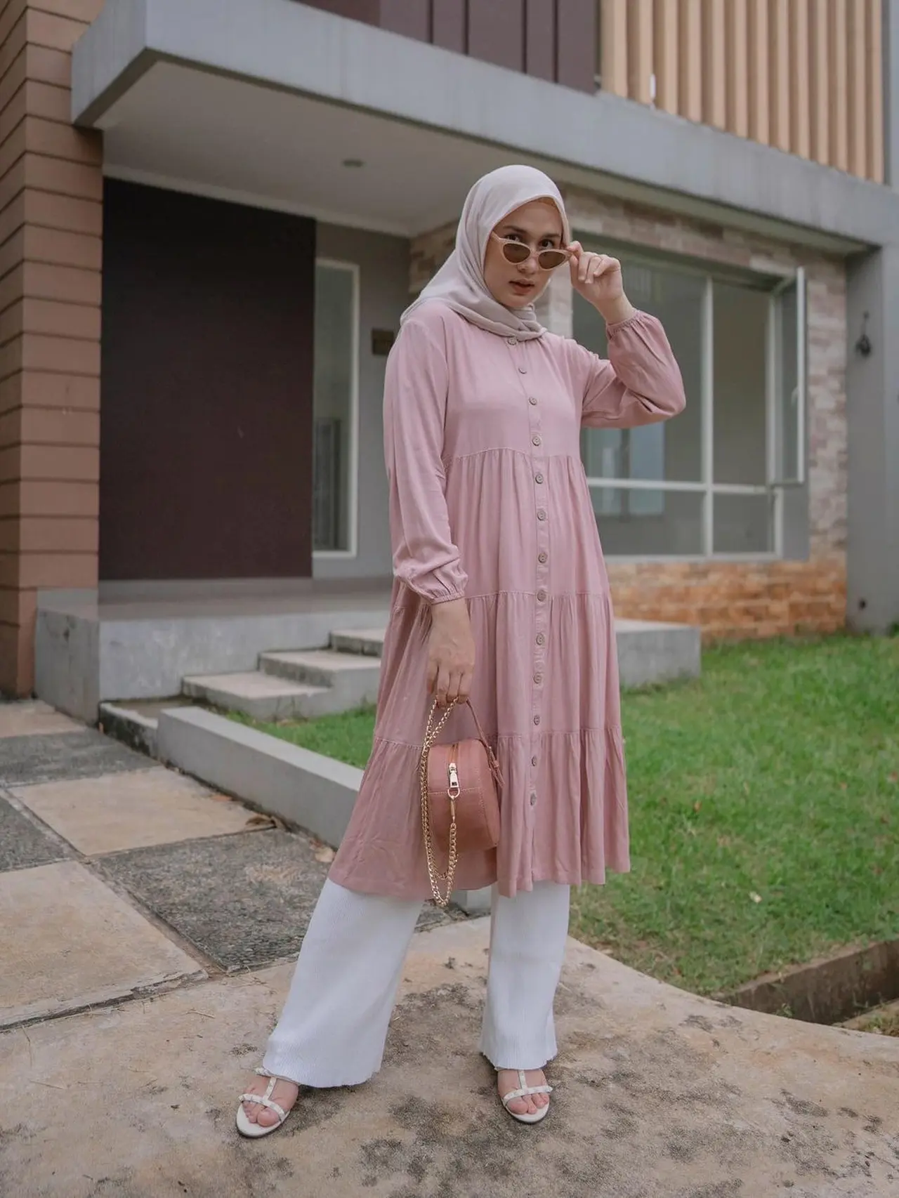 6 Gaya OOTD Ala Hijabers Dwi Handayani Ini Bisa Jadi Inspirasi Lebaran ...