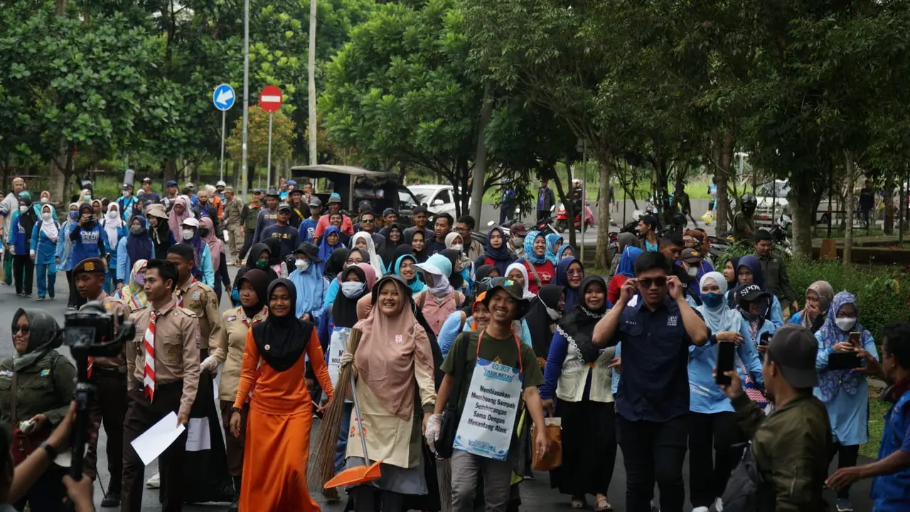 World Cleanup Day, Puluhan Komunitas di Tasikmalaya Gelar Aksi Pungut Sampah - Regional Liputan6.com