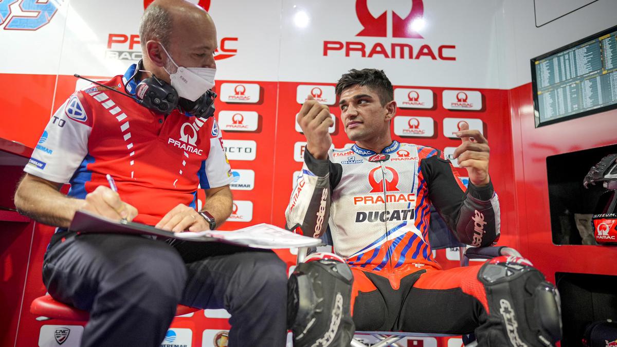 Pembalap Rookie MotoGP Ini Takjub dengan Valentino Rossi, Usia 42 Tahun ...