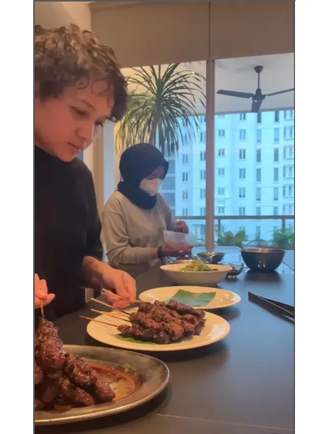 Jadi Chef Pribadi, Ini 6 Potret Arre Prianto Siapkan Hidangan Keluarga ...