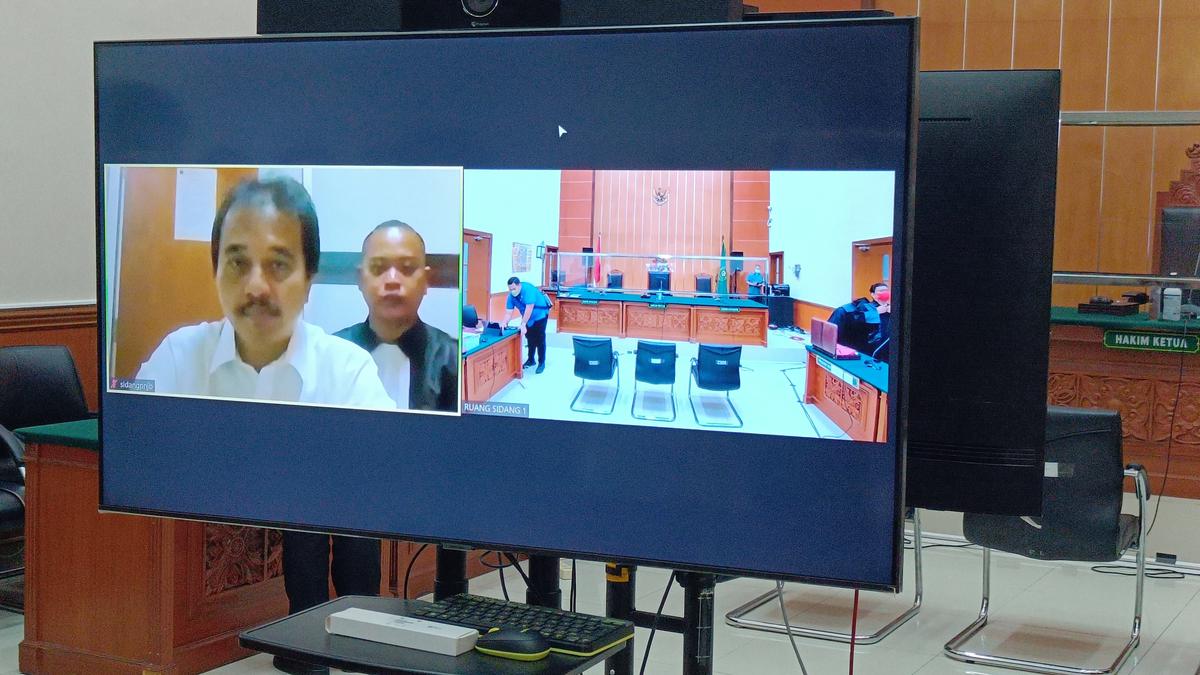 Penampakan Roy Suryo di Sidang Perdana Kasus Meme Stupa Candi Borobudur ...