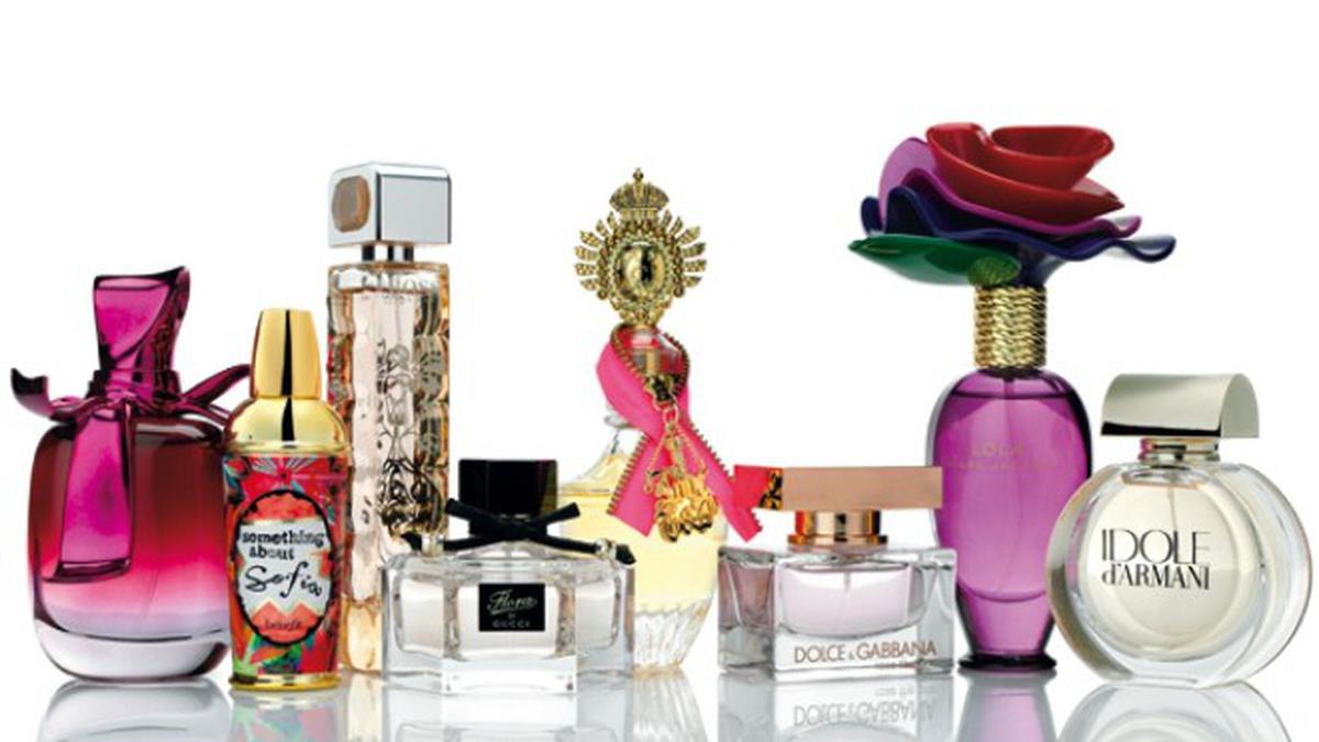 Lakukan 6 Trik Ini dan Wangi Parfum Awet Seharian - Fashion & Beauty ...