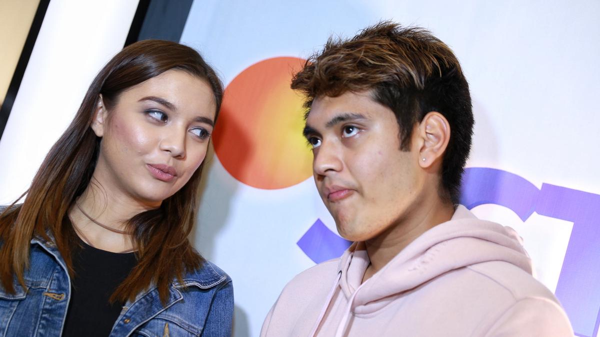 Valentine, Giorgino Abraham Beri Angela Gilsha Tanaman - Entertainment ...