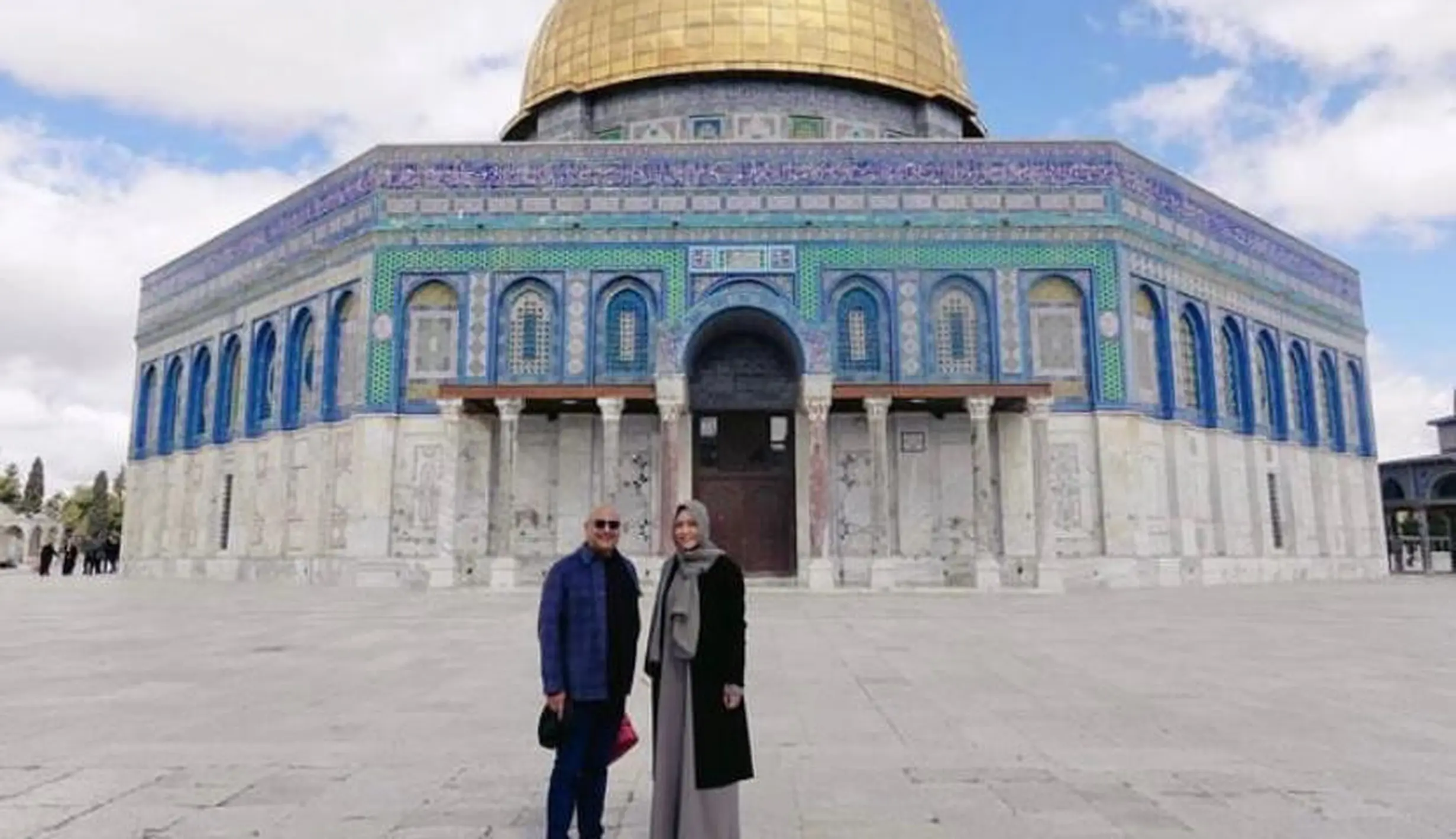 6 Gaya Effortless Maia Estianty Liburan di Israel Pakai Blazer hingga ...