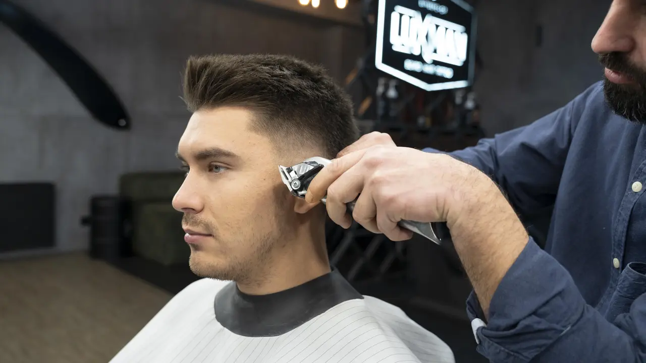 7 Inspirasi Rambut Pria Fade Haircut, Potongan Favorit untuk Tampil ...