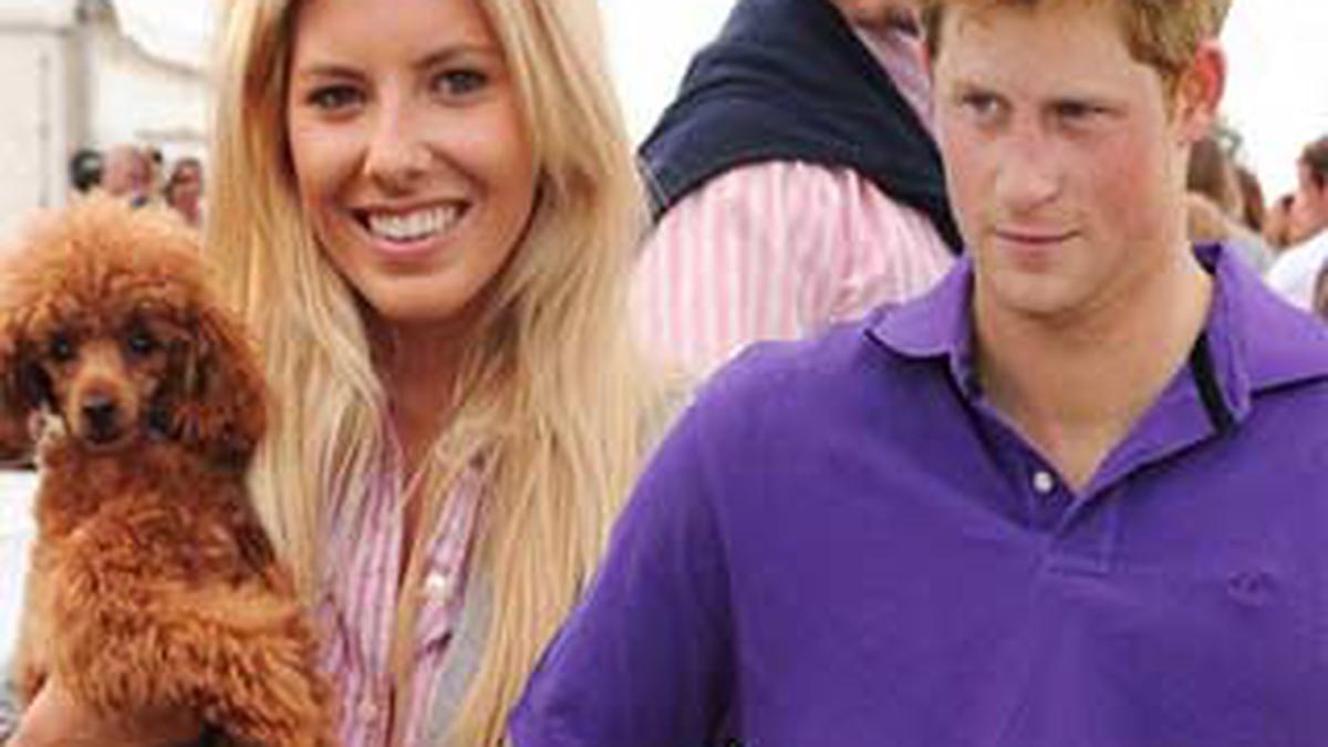 Pangeran Harry Gaet Personel Girlband Inggris
