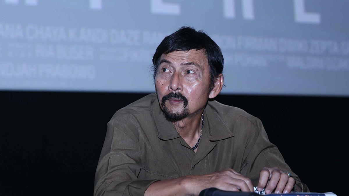 6 Potret Rumah Aktor Senior August Melasz, Berada di Area Pegunungan ...