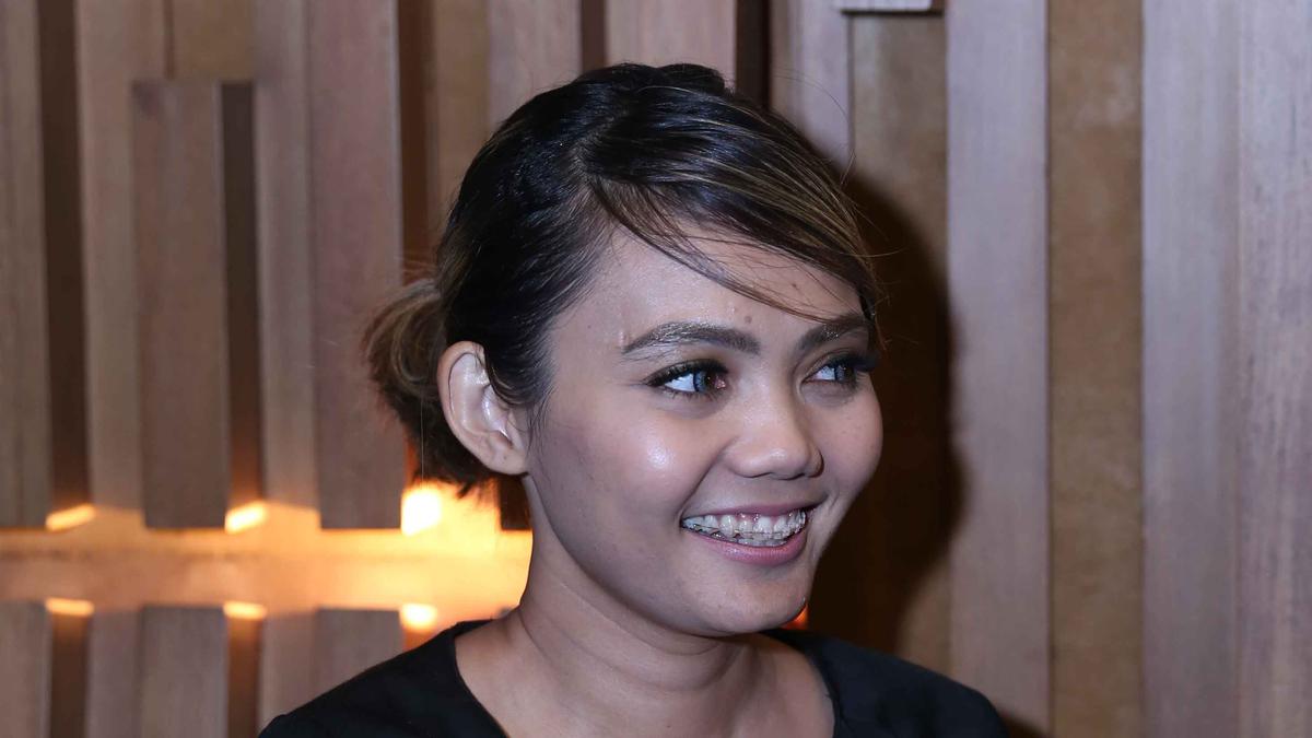 Lirik Lagu Rina Nose 'Maju Mundur Cantik'