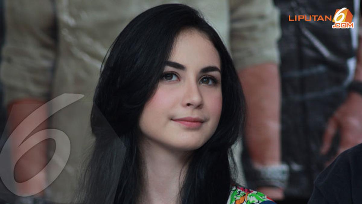 Arumi Bachsin: Jokowi Bukan Tuhan! - ShowBiz Liputan6.com