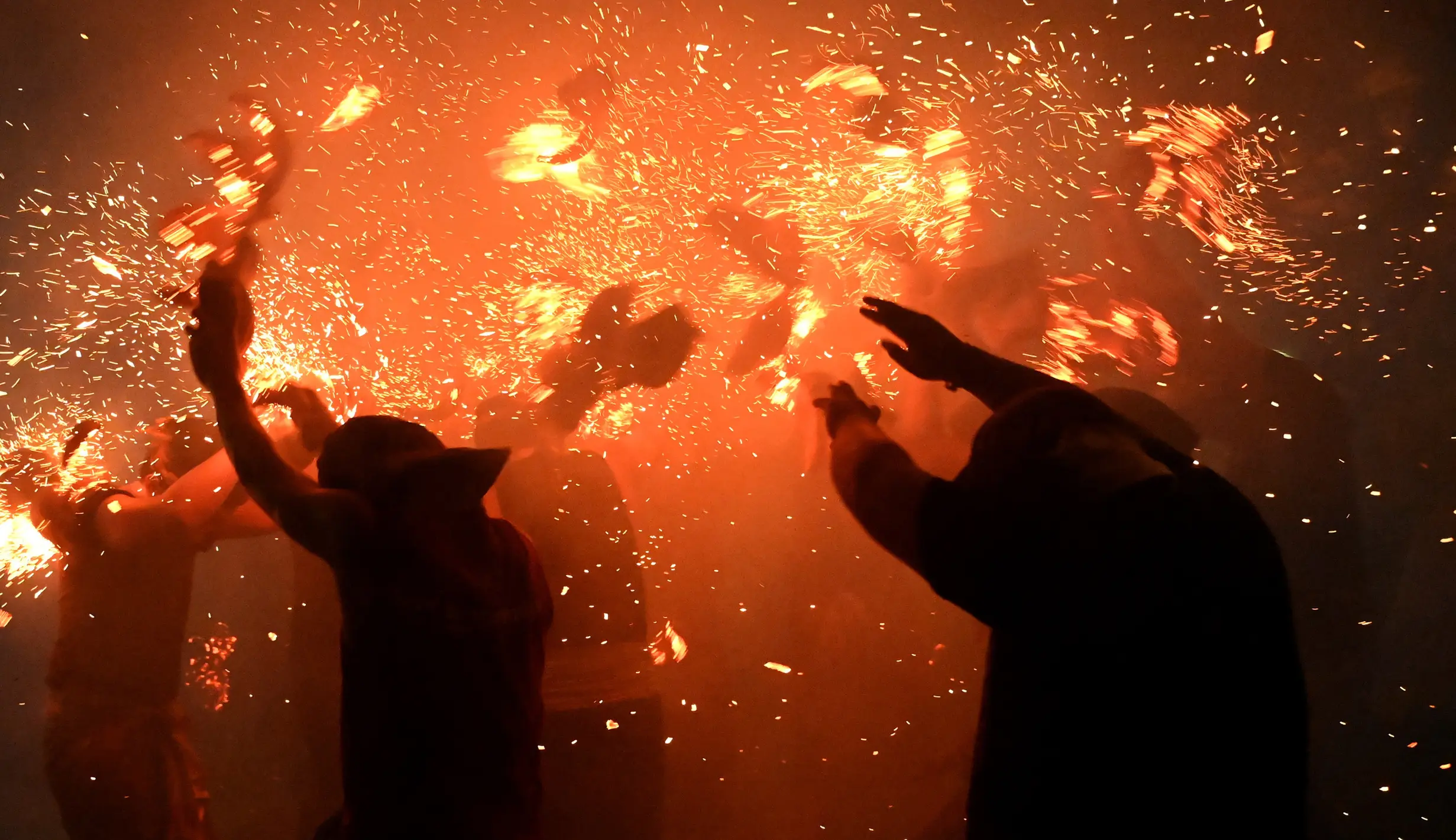 FOTO: Menyaksikan Ritual Perang Api Para Pemuda di Bali - Foto Liputan6.com