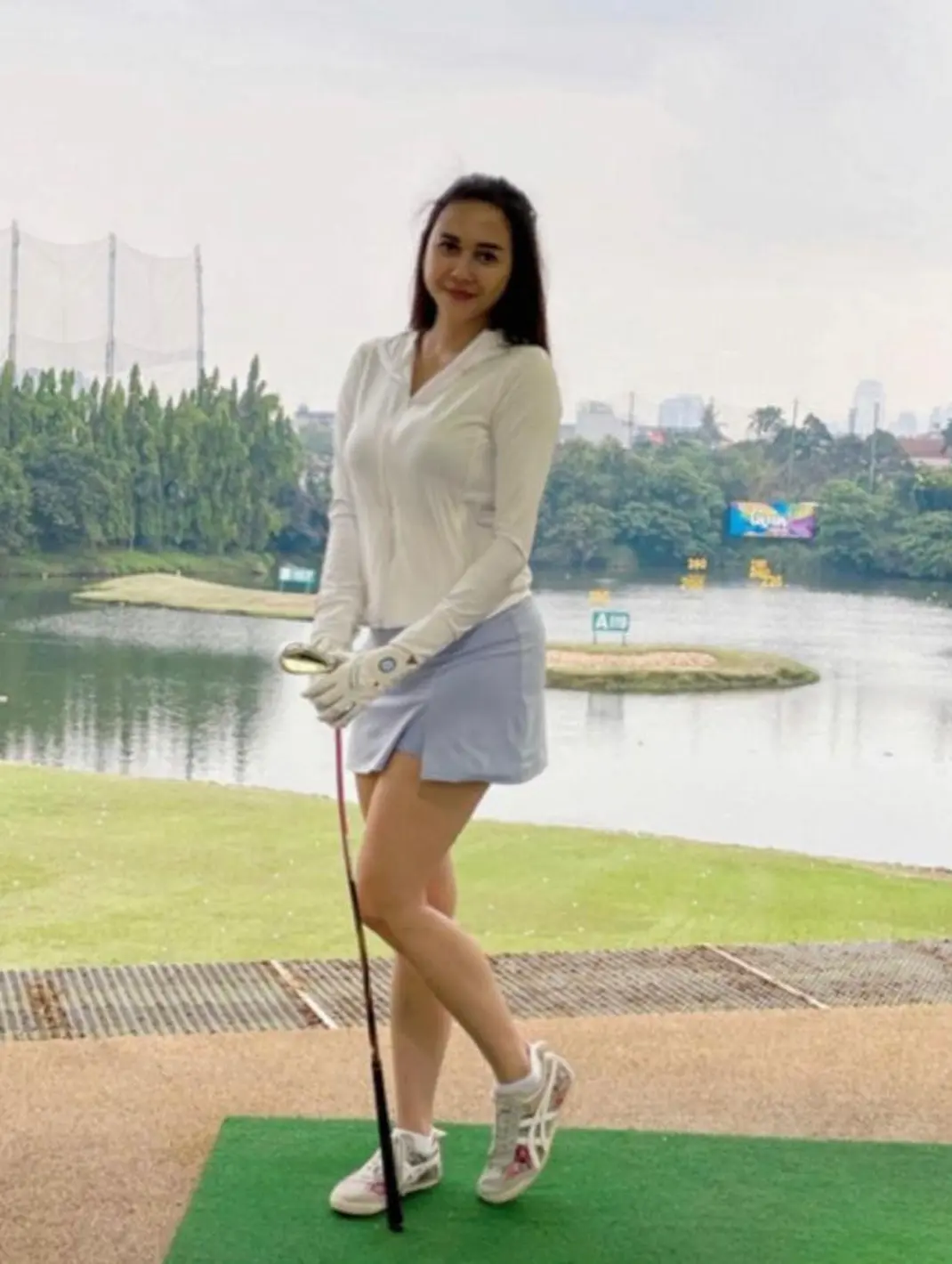 6 Potret Gaya Sporty Aura Kasih saat Olahraga, Tunjukkan Body Goals di ...