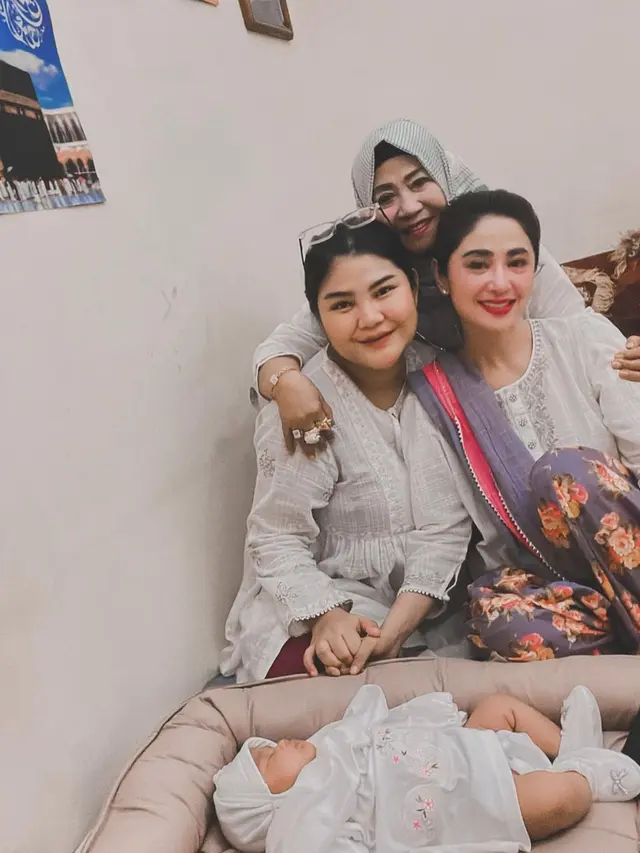 7 Potret Aqiqah Anak Rossa Meldianti Keponakan Dewi Perssik, Digelar ...
