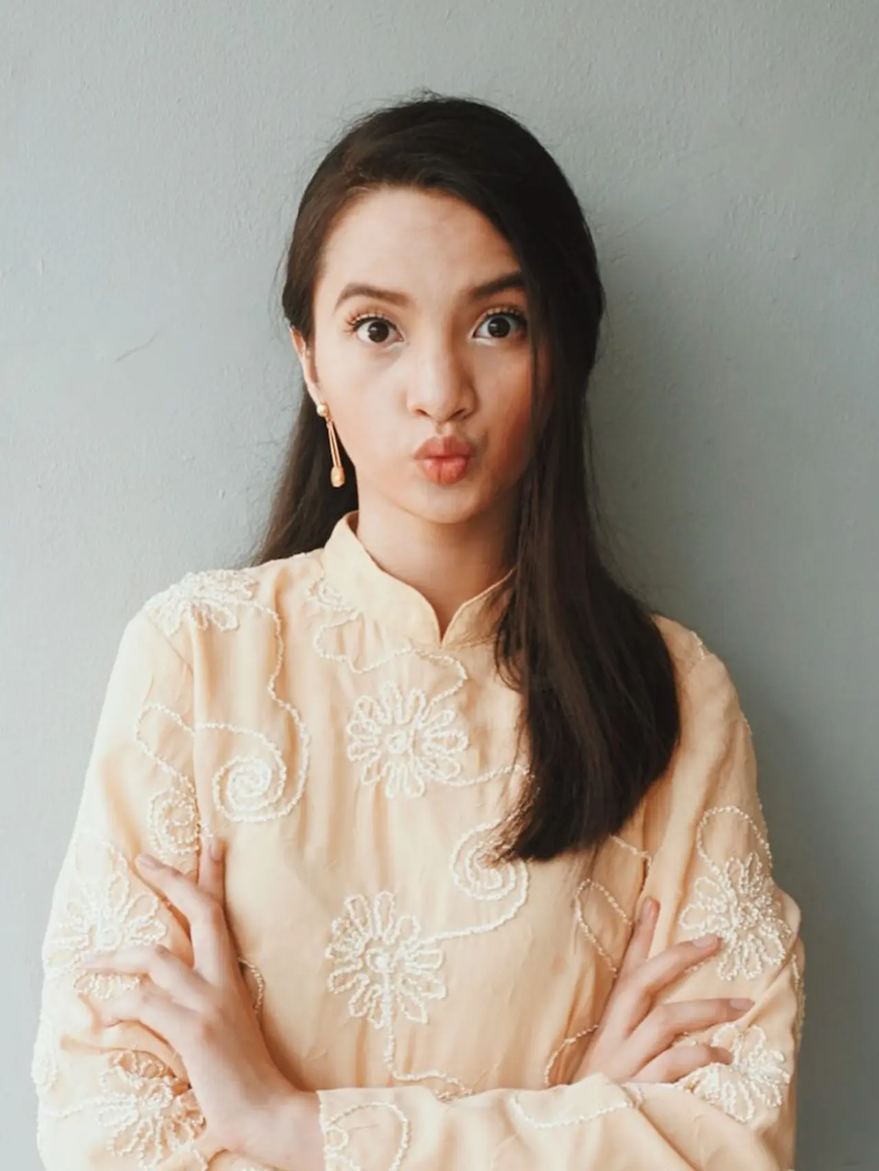 6 Pesona Sabrina Anggraini, dari Puteri Indonesia hingga Host Acara ...