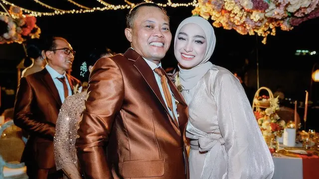 8 Potret Santyka Kekasih Sule di Resepsi Rizky Febian dan Mahalini di Bali, Memukau - Hot ...