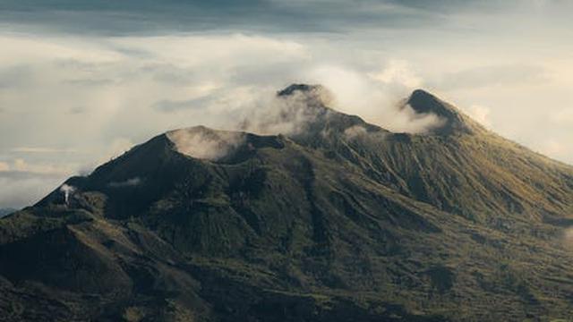 Perbedaan Erupsi dan Meletus pada Gunung Api, Kenali Jenis dan ...