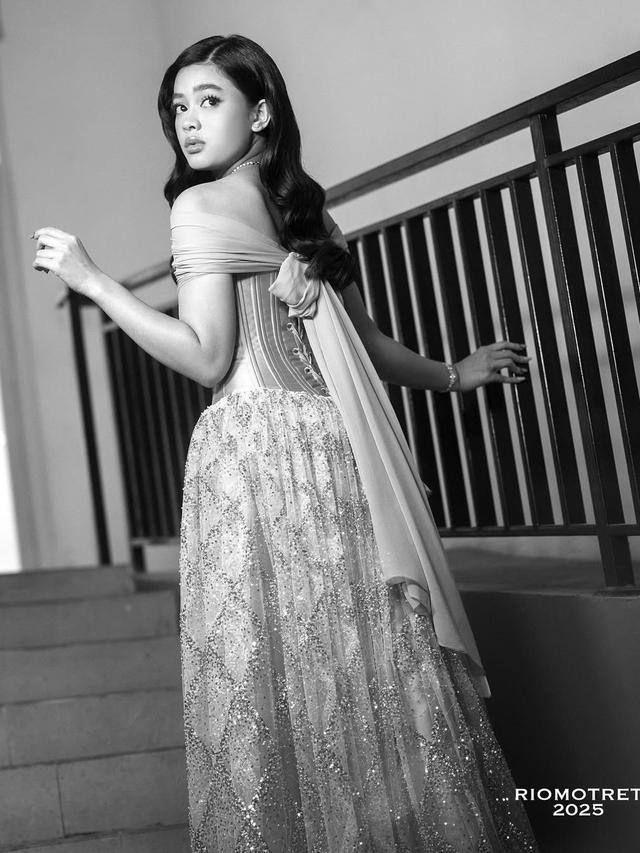 6 Detail Outfit Aqeela Calista di Infotainment Awards 2025, Memukau Bak ...