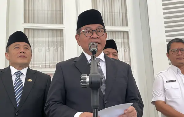 6 Model Rambut Comma Hair yang Lagi Ngetren di Kalangan Anak Muda ...