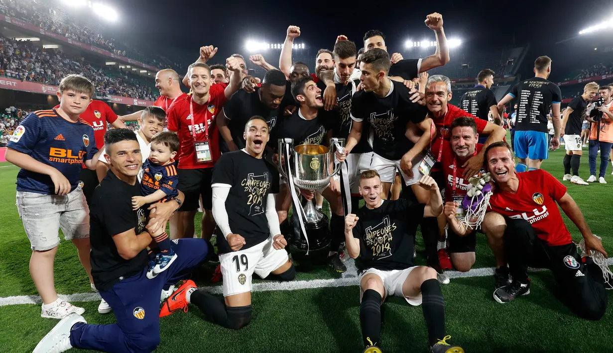FOTO: Kegembiraan Pemain Valencia Raih Juara Copa Del Rey - Foto ...