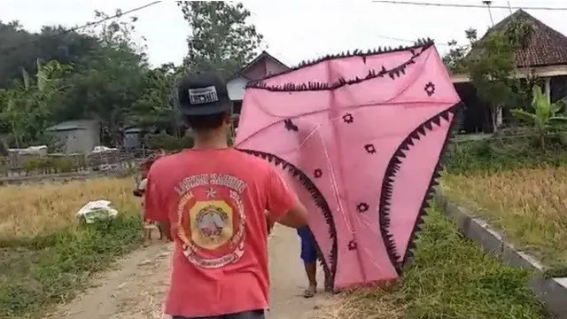 6 Potret Layangan dengan Bentuk Tak Biasa, Bikin Kaget tapi Ngakak ...