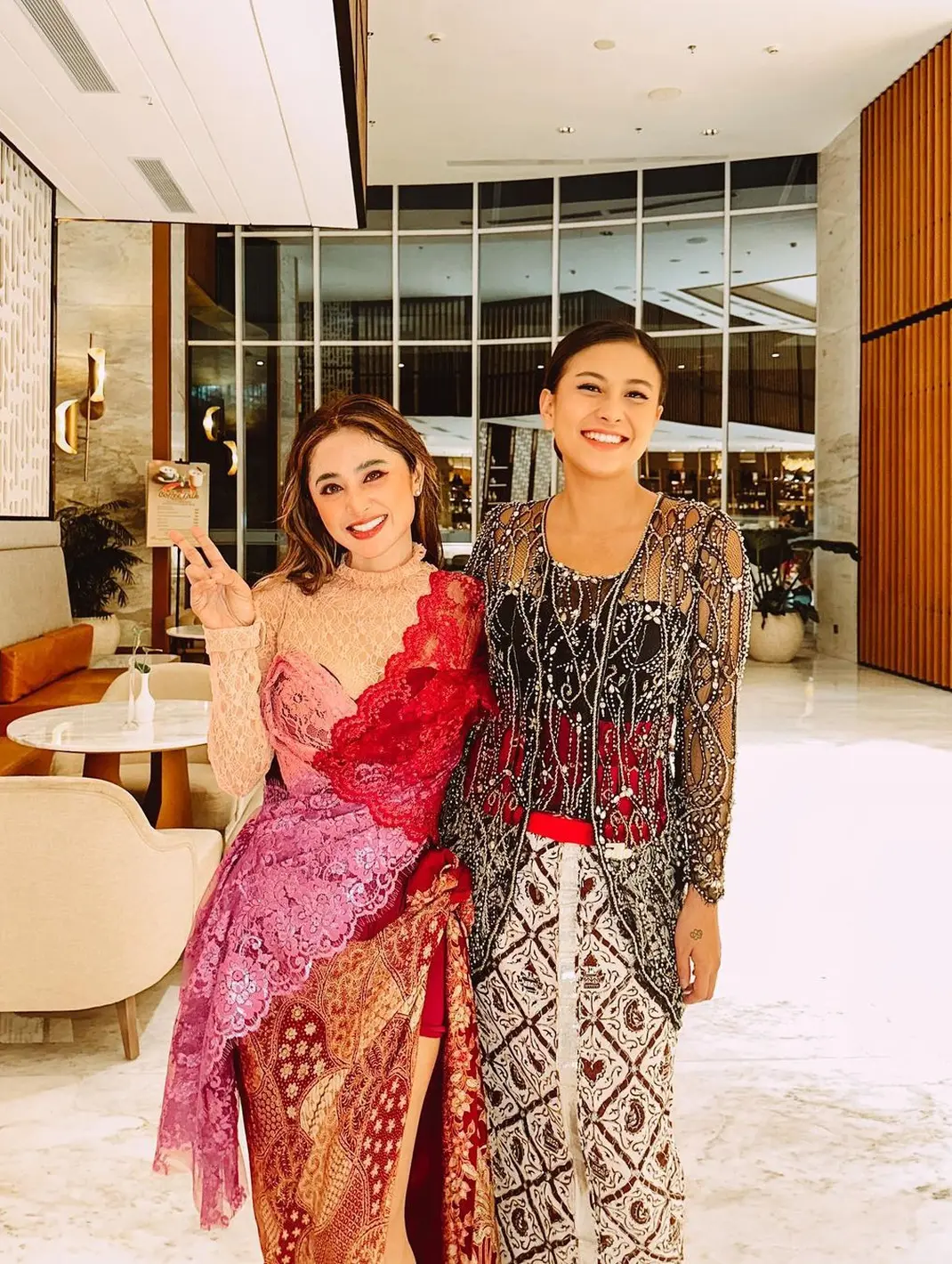 8 Gaya Public Figure Pakai Kebaya-Batik di Acara Persembahan dari Solo, Selvi Ananda, Anggun C ...